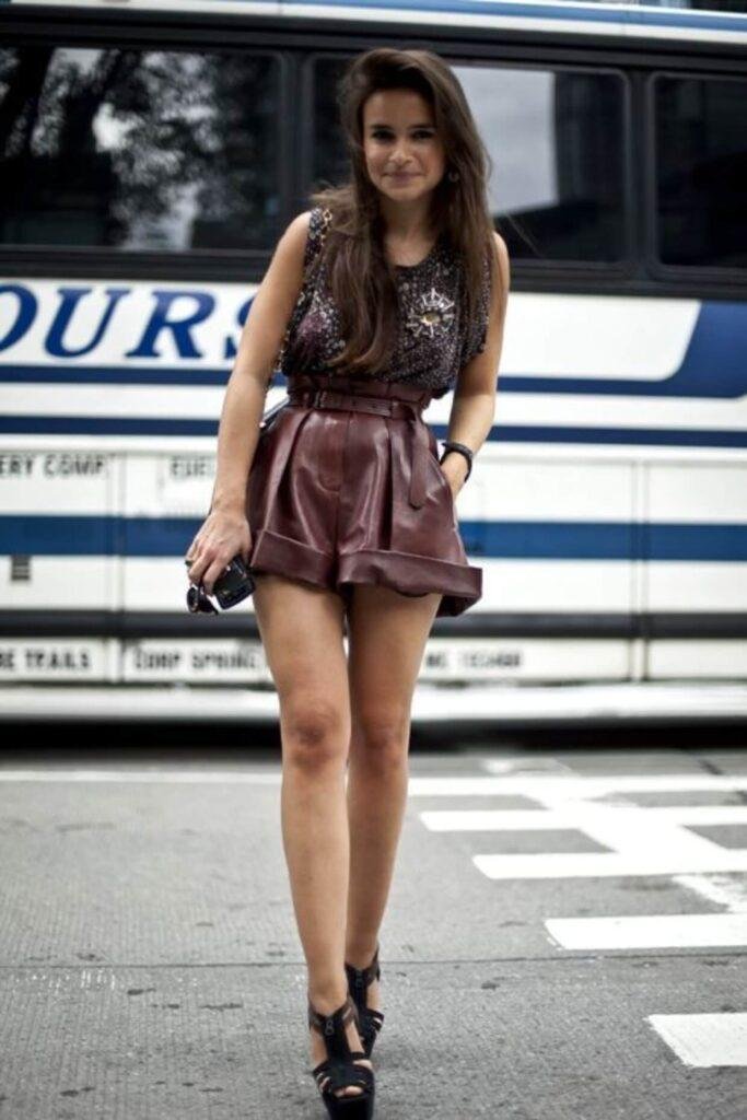 Como usar shorts de couro: Moda versátil, mais de 20 looks