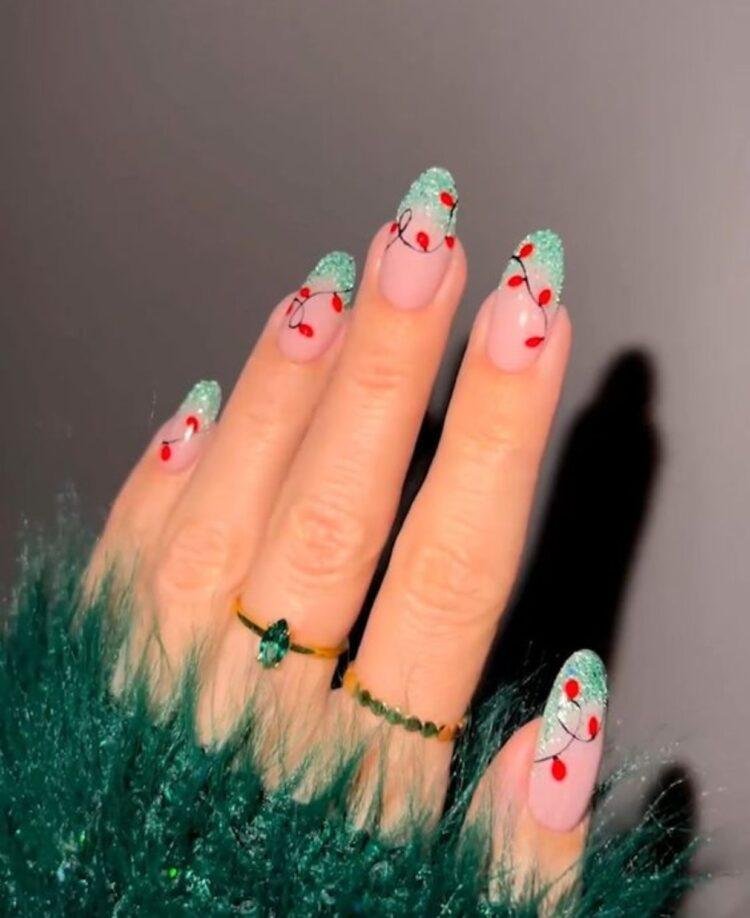 Unhas de Natal: Guia com 24 inspo para embelezar suas mãos